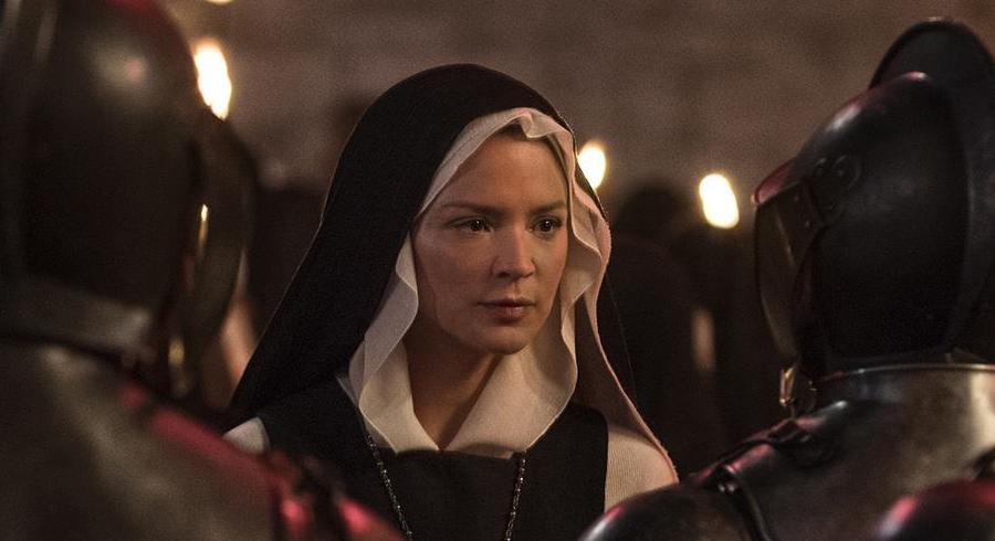Erstes Foto: Virginie Efira als lesbische Nonne in Paul Verhoevens ...