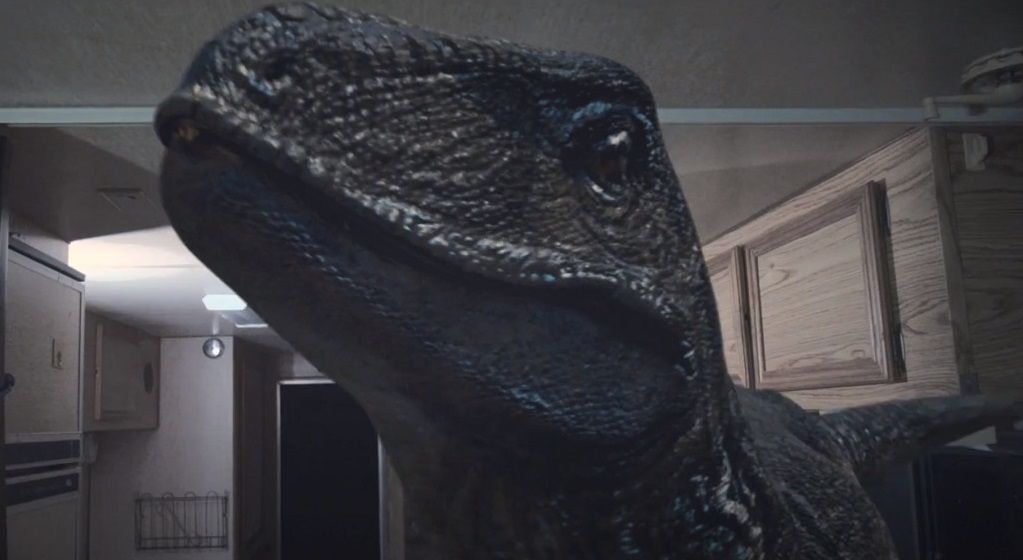 "Claw": Schlecht animierter Raptor mit geklauten Soundeffekten greift ...