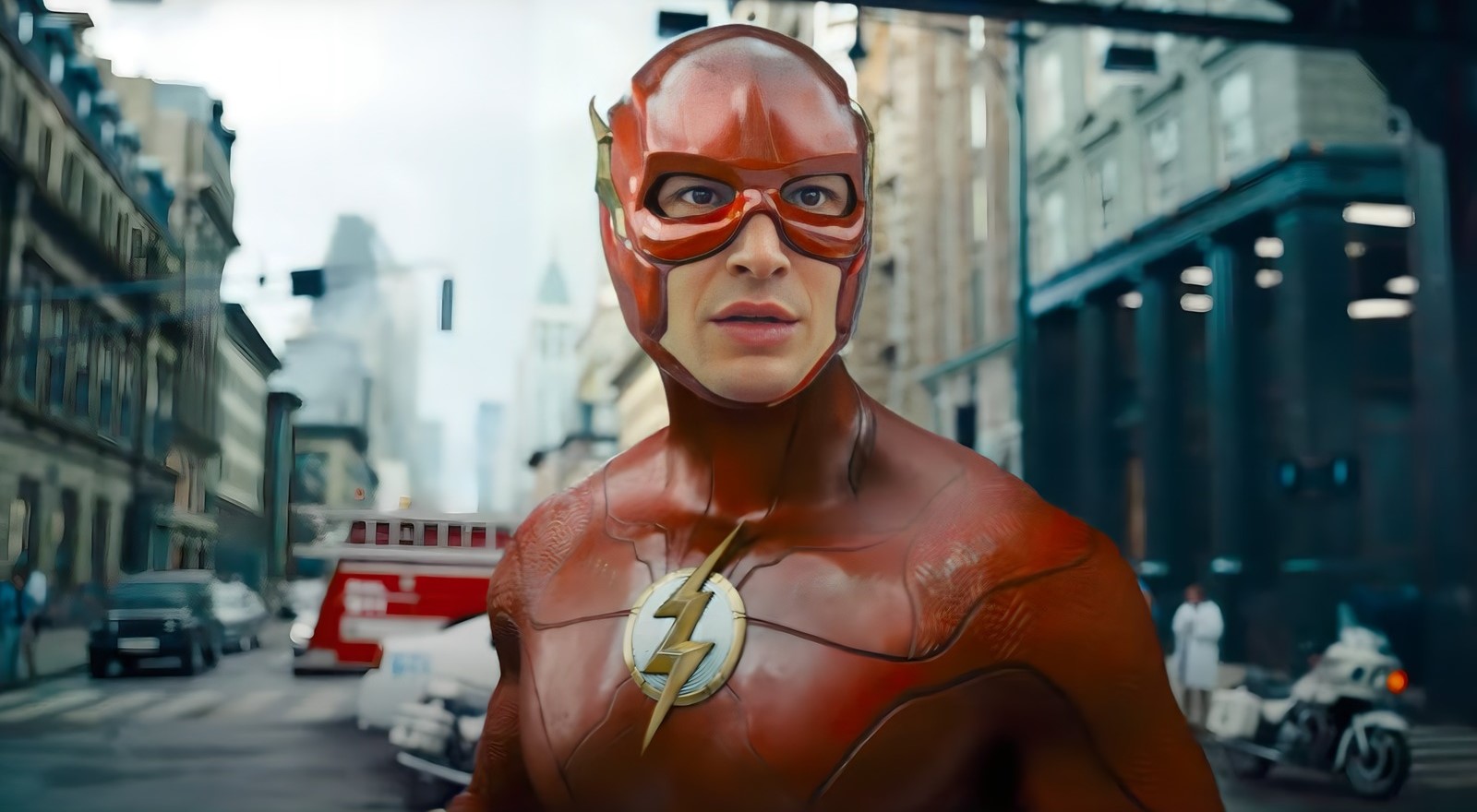 "The Flash": Finaler Trailer zum Superhelden-Spektakel bringt Jeremy Irons als Alfred zurück