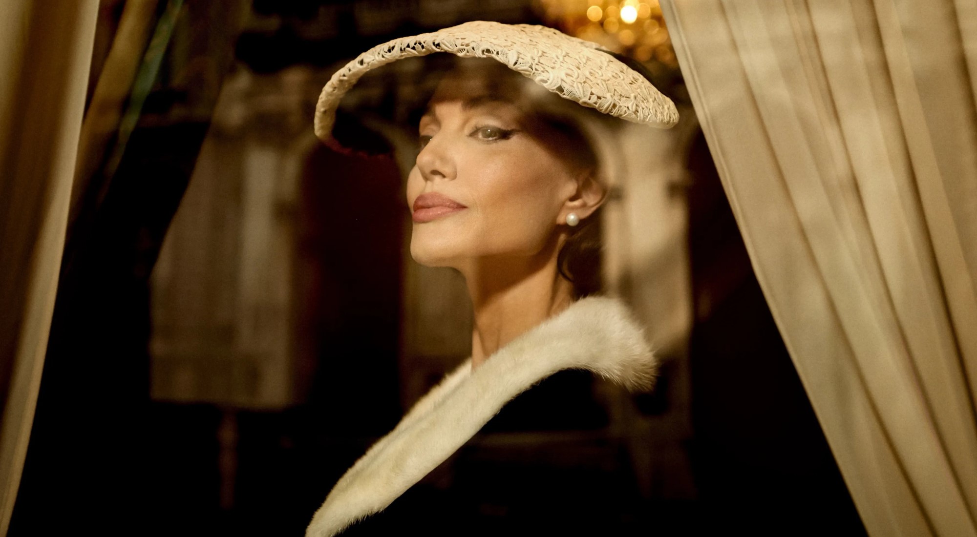 "Maria": Erste Fotos von Angelina Jolie als Operndiva Maria Callas